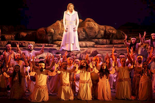 Ahmet Adnan Saygun kimdir?