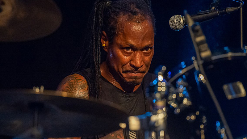 Rock yıldızı Darren Henley hayatını kaybetti