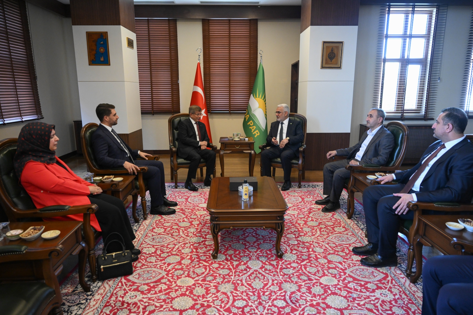 Davutoğlu'ndan Hüda Par ziyareti... Zekeriya Yapıcıoğlu yine ilk 4 ...